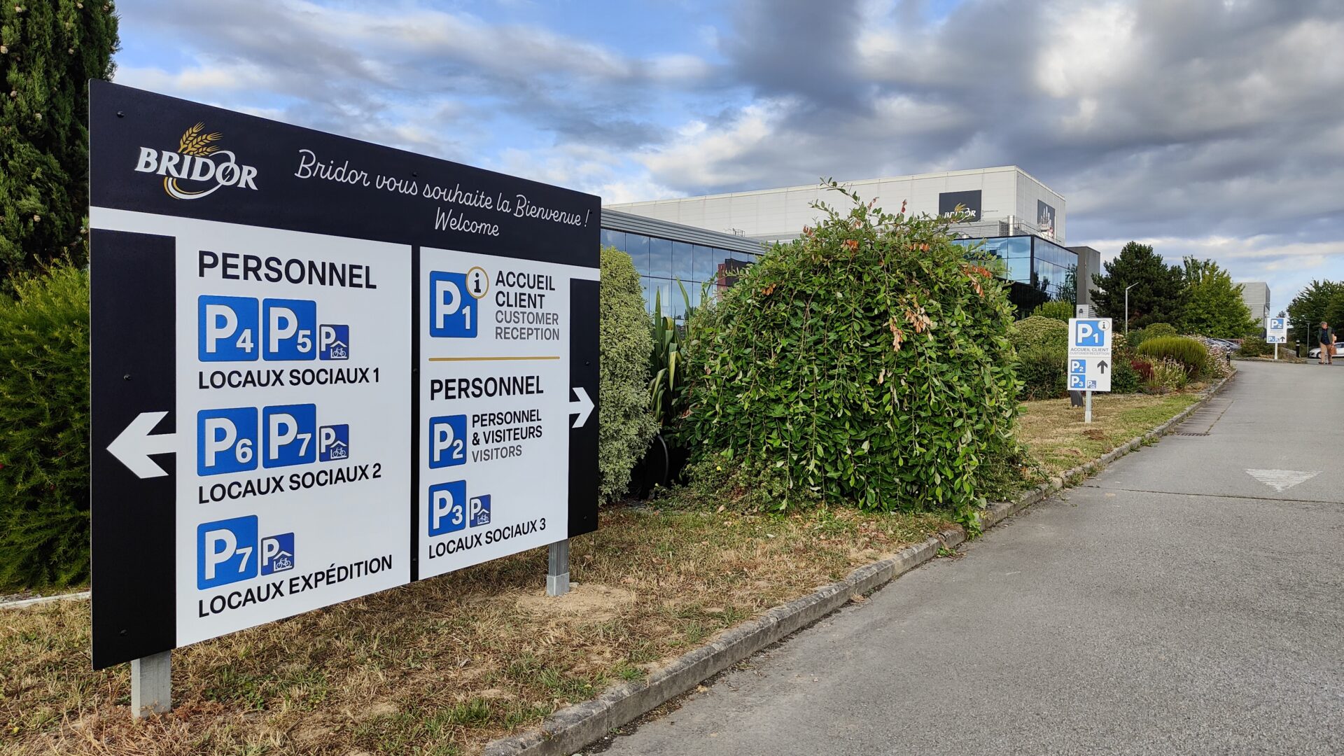Signalétique extérieur de l'entreprise Bridor - Groupe Leduff - viréoverso
