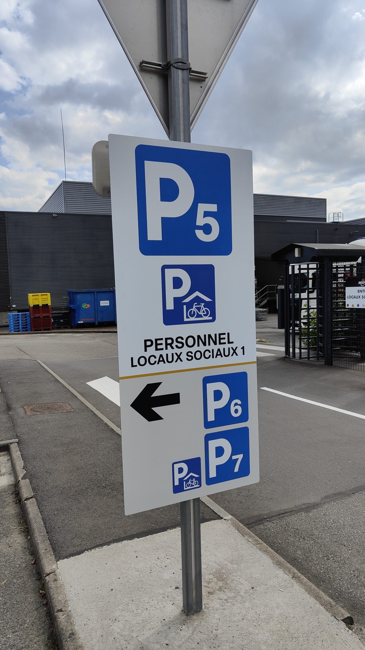 Signalétique extérieur de l'entreprise Bridor - Groupe Leduff - viréoverso